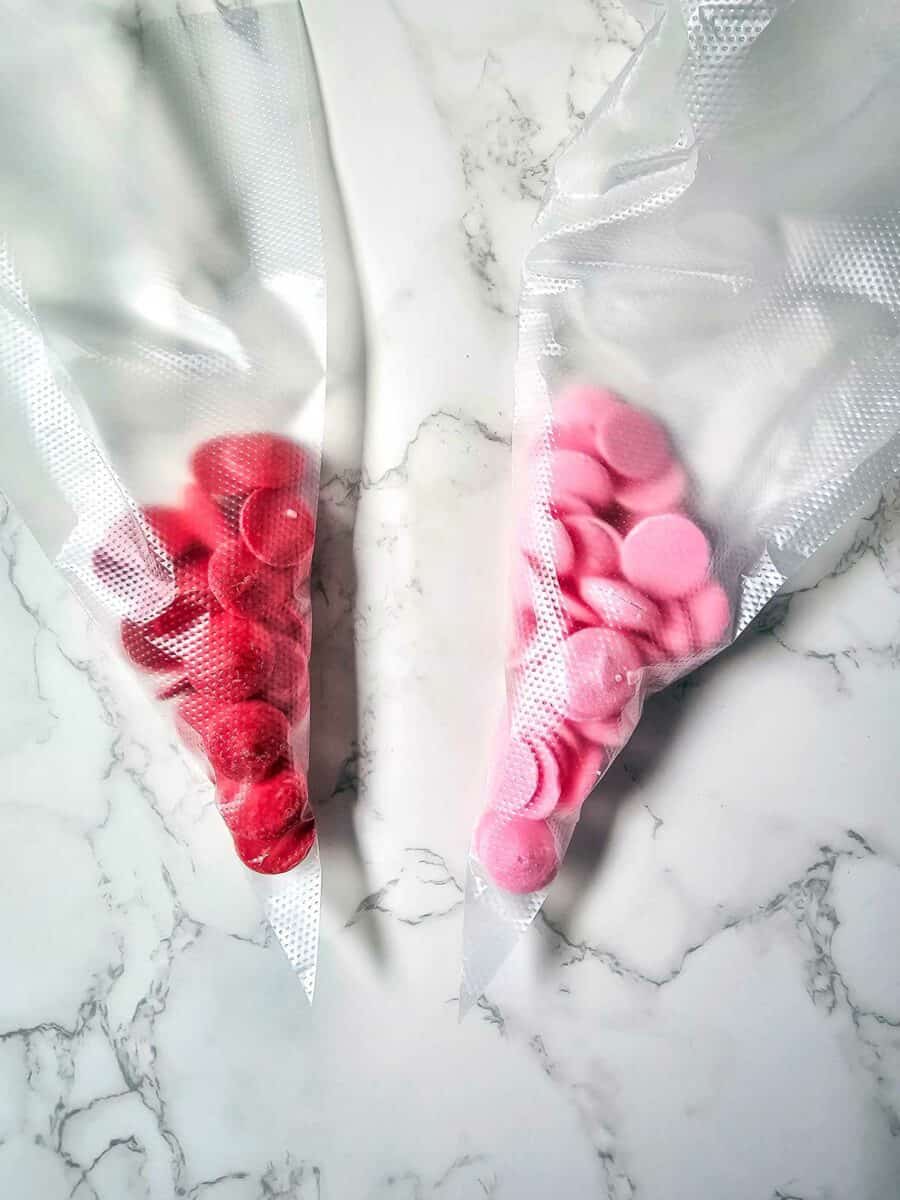 Red & Pink Candy Coated Popcorn Recipe With M&Ms · Artsy Fartsy Life