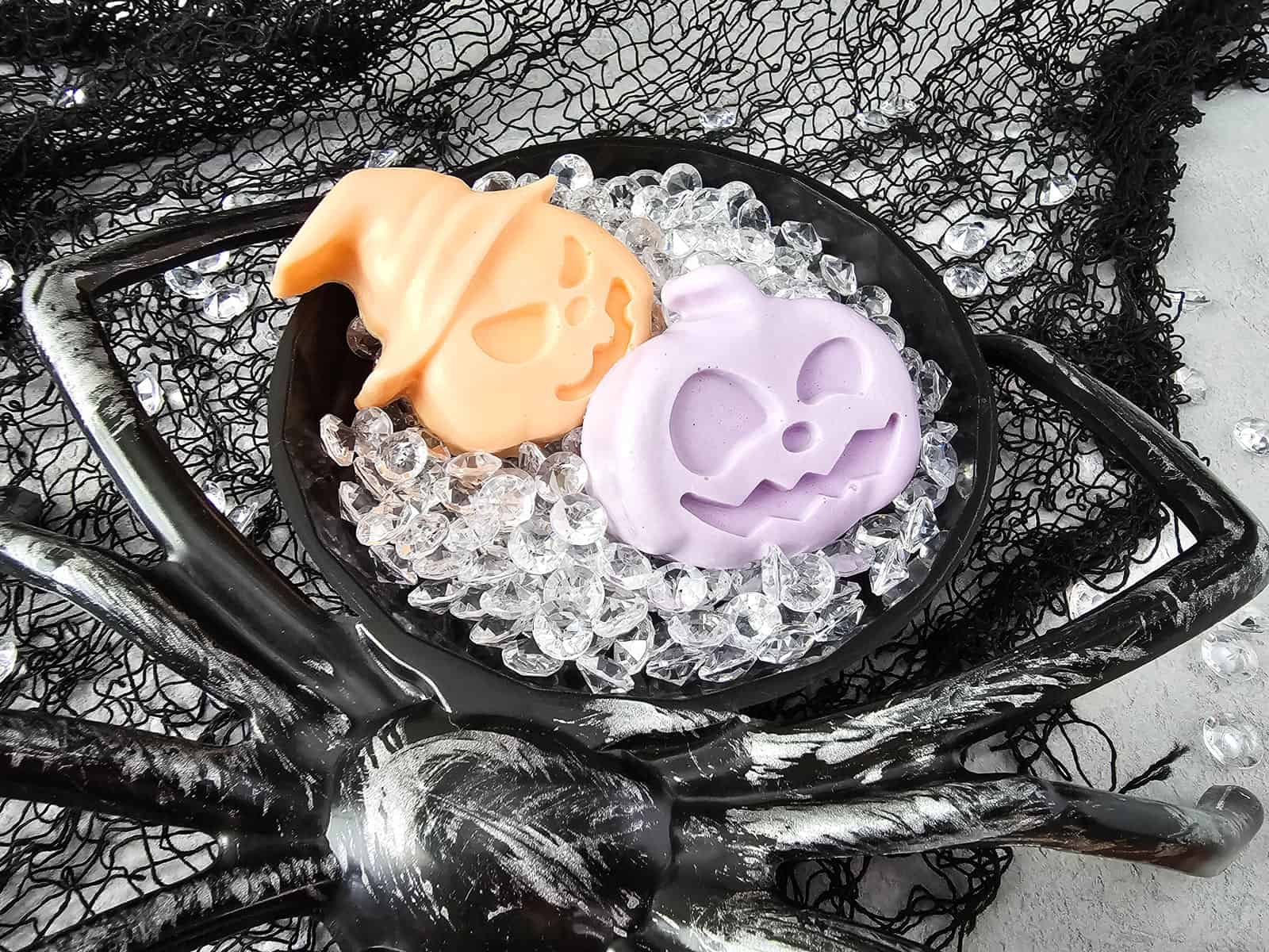 DIY Halloween Soap - Jack O' Lantern Melt and Pour · Artsy Fartsy Life