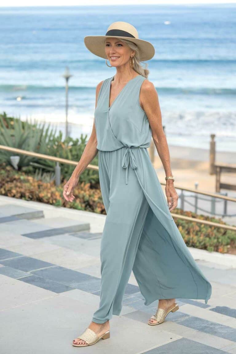 15 Chic Summer Beach Outfit Ideas for Women Over 50 · Artsy Fartsy Life