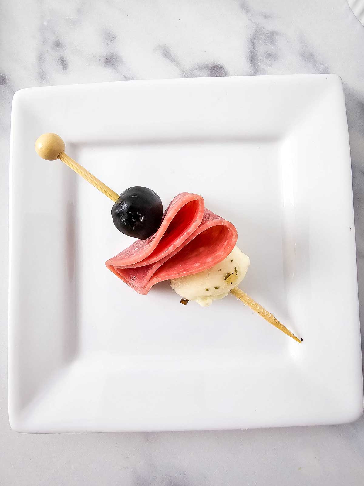 Easy Appetizers Antipasto Skewers for Holidays & Last-Minute Parties ...